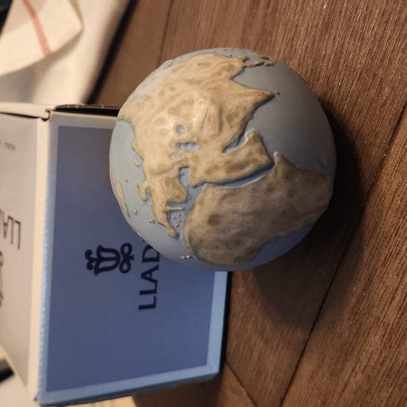 Lladro | Art | Llardo Globe Paperweight | Poshmark